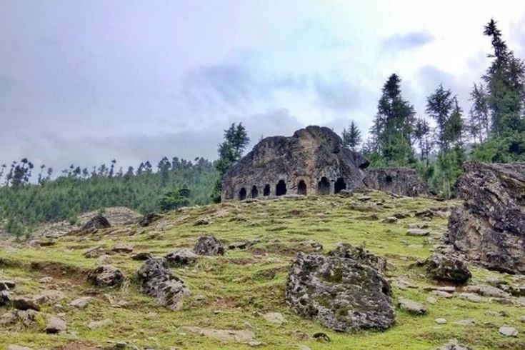 Kalaroos Caves in Kashmir - Top Class Holidays